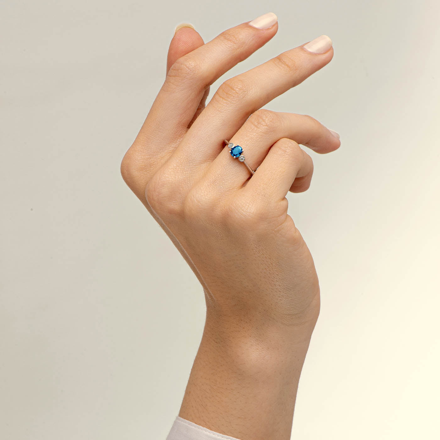 Anillo Oda, plata con zafiro y diamantes – Mon Petit Diamant